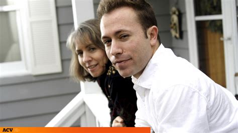 La teoría del hijo sexy que explica por qué algunos hombres son más atractivos