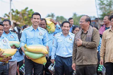 អភិបាលខេត្តពោធិ៍សាត់ និងលោក ឌី វិជ្ជា ចុះសួរសុខទុក្ខ