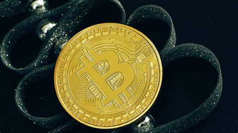 bitcoin block reward distribution who benefits from mining bitcoin