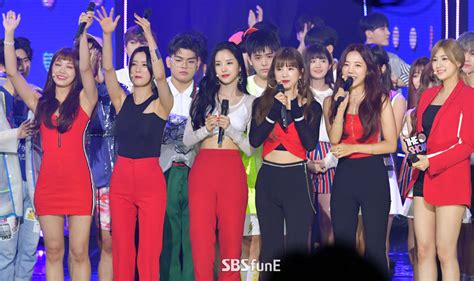 [e포토]에이핑크 더쇼 초이스 너무 기뻐요∼