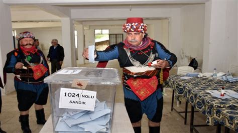 Aydından Seçim Manzaraları Efe Kıyafetleriyle Oy Kullandılar Egede Sonsöz