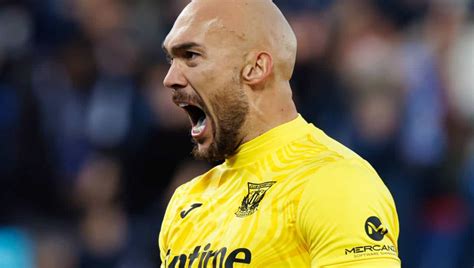 Lanzado A Por El Fichaje De Dmitrovic Estadio Deportivo