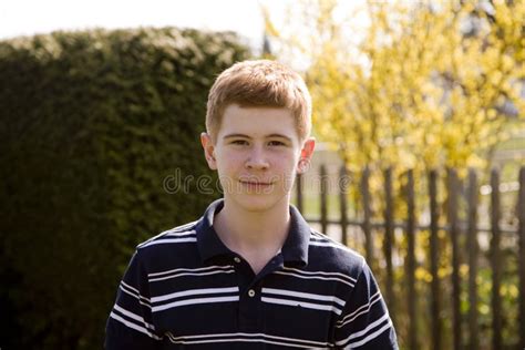 Junger Roter Behaarter Junge Stockfoto Bild Von Gesichter Porträt 35454164