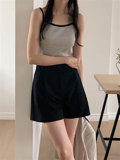 리베브 [☕️출근룩 하객룩] 하프 핀턱 와이드 하이웨스트 3부 4부 슬랙스 반바지