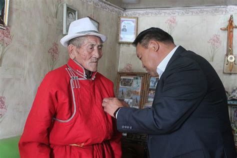 ИТХ ын дарга ахмад дайчин А Цэнджавт хүндэтгэл үзүүллээ