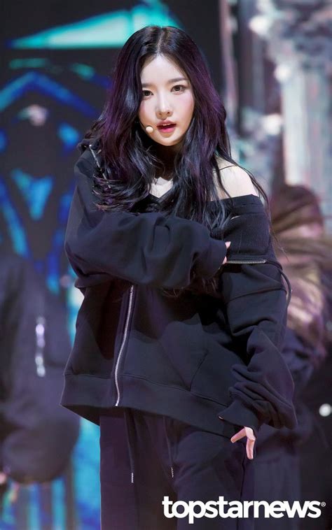 트리플에스triples 김유연 ‘24人 대장의 카리스마 Assemble24 쇼케이스 Hd포토 최규석 기자