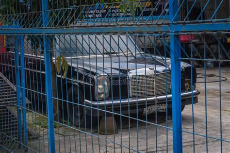 Broken Black Mercedes Benz 200 W115 On Car Workshop Editorial Photo Image Of Sedan Class