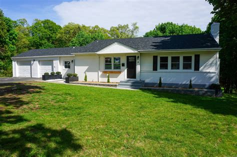 8 Wayne Road Wallingford Ct 06492 See Est Value Schools And More