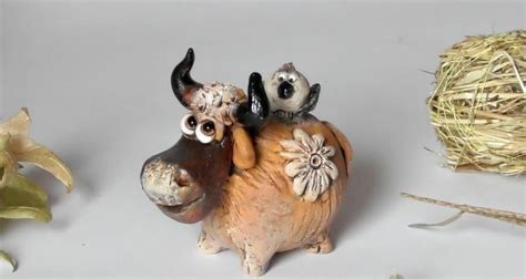 Фігурка у вигляді корови фігурка сувенір корівка з пташкою — ціна 177 грн у каталозі Статуетки