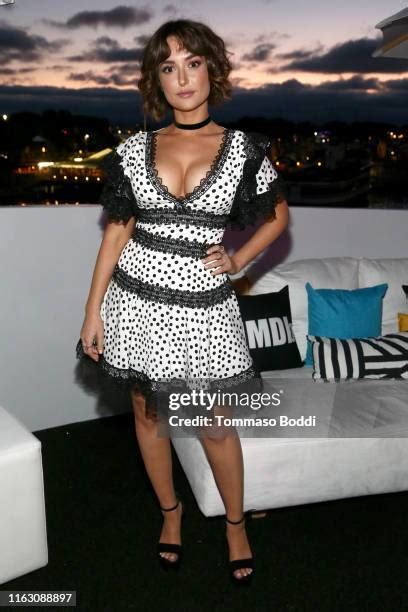 Milana Vayntrub Photos Photos And Premium High Res Pictures Getty Images