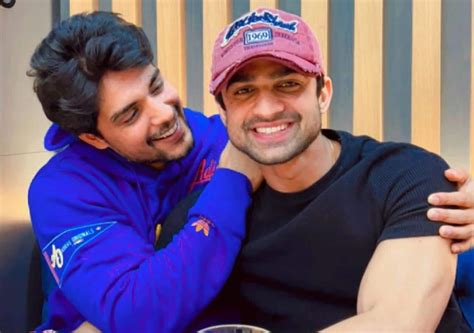 Bigg Boss 17 Ankit Gupta Riteish Deshmukh And More Celebs Extend