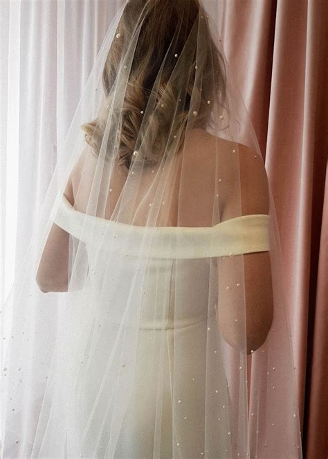 How To Style A Dramatic Wedding Veil Tania Maras