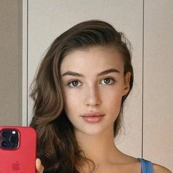 Olivia Casta Bio Read About Her Profile At FreeOnes