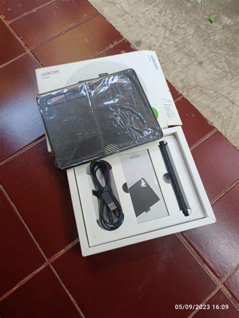 wacom intuos ctl4100wl small wireless bluetooth pentab drawing tablet