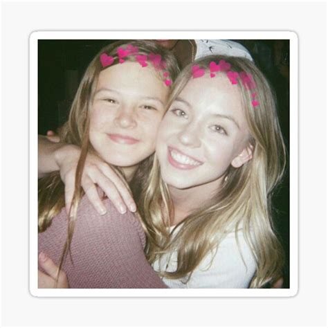 Pegatina Sydney Sweeney Y Peyton Kennedy Todo Apesta De