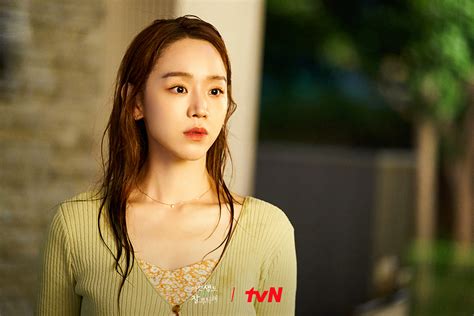 Shin Hye Sun Feels Empty As She Waits For Ahn Bo Hyun To Appear In See