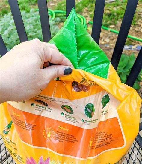 How To Store Potting Soil Grass Seed Fertilizer Ugly Duckling House