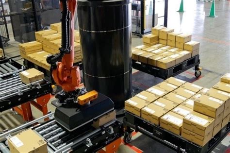 Intelligent Robot Automates Shipping Process At Trusco Nakayama