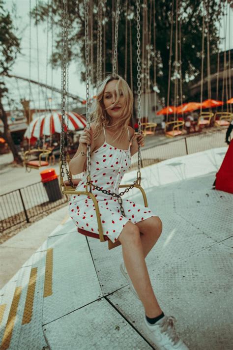 30 Fashionable Amusement Park Outfits For A Stylish Day Out