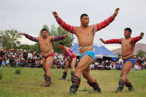 ХОВД Өнгөрсөн онд үндэсний бөхийн 20 орчим барилдаан болжээ