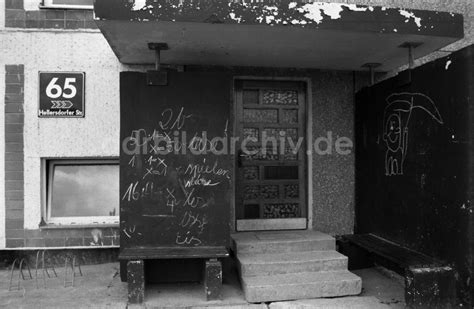 Ddr Bildarchiv Berlin Hauseingang Hellersdorfer Straße 65 In Berlin