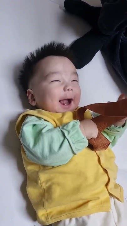 할머니와 줄다리기 하는 8개월아기 아기 육아소통 육아브이로그 육아일상 8개월아기 아기랑놀아주기 Youtube