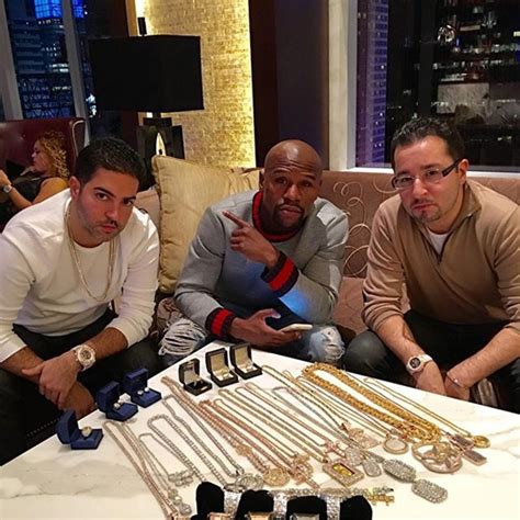 รวยเฟร่อ ฟลอยด์ เมย์เวทเธอร์ จัดปาร์ตี้ธรรมดา แถม ฟลอยด์ เมย์เวทเธอร์ โปรยเงินโชว์