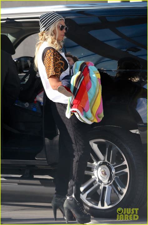 Beyonce Private Plane Ride With Sleeping Blue Ivy Photo 3003241 Beyonce Knowles Celebrity