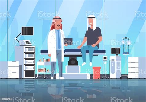 아랍 의사를 방문 하는 아랍어 남자 환자 히 잡에 앉아 작업 테이블 의료 개념 병원 룸 인테리어 현대 장비 의료 클리닉 수평 전체 길이 2명에 대한 스톡 벡터 아트 및 기타