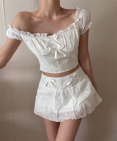 세트가격최저가 펀칭 프릴 오프숄더 블라우스캉캉 미니 스커트 투피스 Set 에이블리