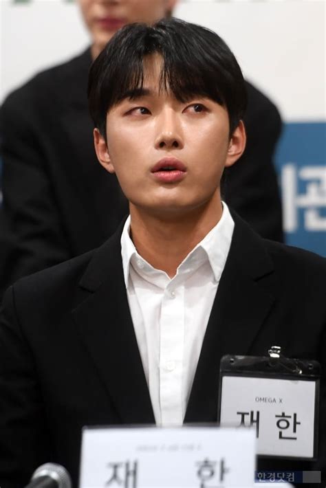 눈물 참는 오메가엑스 재한 한국경제