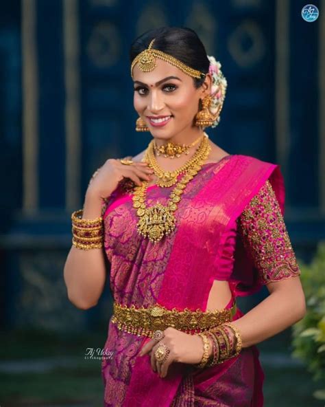 இந்த அழகைக்கண்டு வியந்து போகிறேன் மணப்பெண் கோலத்தில் ம ர ண மாஸ் ஆக புகைப்படம் வெளியிட்ட