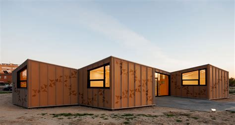 Una guardería modular hexagonal arquitectura para adaptarse a la covid