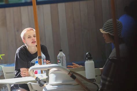 შაილო ჯოლი პიტი შეცვლილი იმიჯით ანჯელინასა და ბრედის 17 წლის გოგონას ახალი ფოტოები რომელმაც