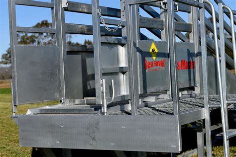 Load Master Cattle Loading Ramp with Side Load - Red River Rural
