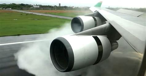 Reverse Thrust Thrust Reverser Used In Aircraft