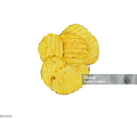 흰색 배경에 고립 된 바삭한 감자 칩 더미 맛있는 감자 튀김 슬라이스 0명에 대한 스톡 사진 및 기타 이미지 0명