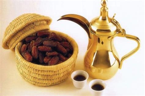 القهوة والدلة تقليد عربي أصيل ورمز لحسن الضيافة