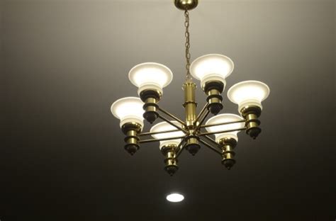 무료 이미지 빛 천장 조명 장식 전등 샹들리에 보루 2000x1318 118793 무료 이미지 Pxhere