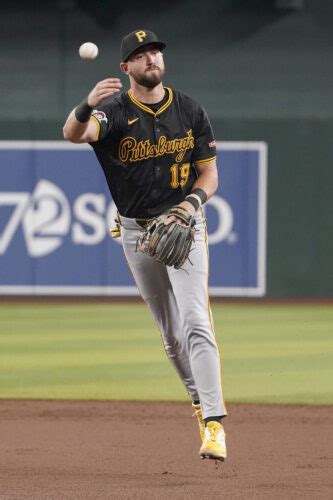 Pirates Utilityman Jared Triolo Wins First Gold Glove News Sports Jobs The Intelligencer