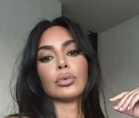 Kim Kardashian Trolled Over Duck Face Selfie Khloe Wannabe Youre 48