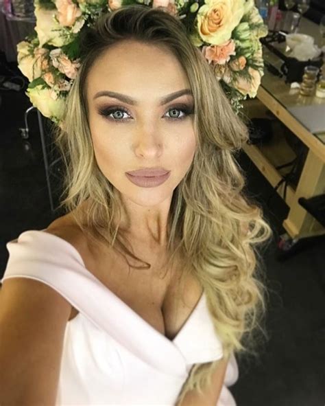 Monika Pietrasinska Beautiful Scrolller