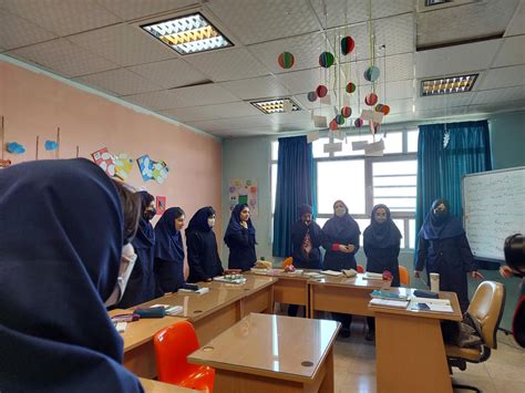 دبیرستان دخترانه فرزانگان دو دوره اول