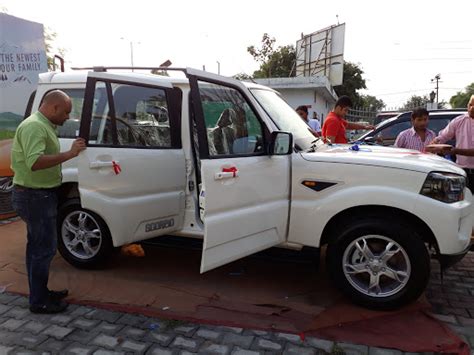 Mahindra Jai Kumar Arun Kumar Suv Meerut Jalaun Show Room