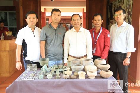 ពលរដ្ឋម្នាក់នៅសៀមរាបប្រគល់«វត្ថុបុរាណ៧៧ជូនសារមន្ទីរព្រះនរោត្តមសីហនុ អង្គរ សុីសុីថាមស៍