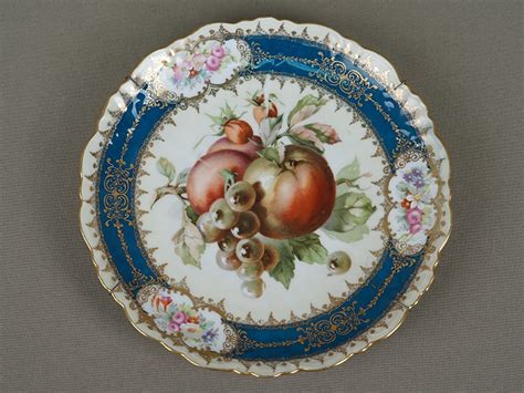 Тарелка «Фрукты и шиповник фарфор деколь золочение Италия начало Xx века диаметр 19 5см