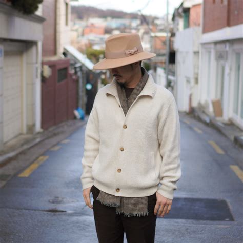 두두모자 모자를 만들다 허리가 굽었네요 에구에구 —— 모내기 허리통증 두두모자 Duduhat Hatshop Instagram