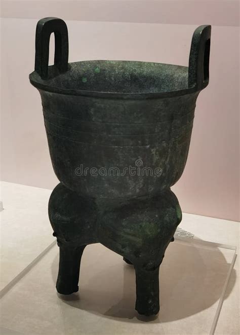 Chinese Antique Shang Dynasty Bronze Vessel Yan String Pattern Design