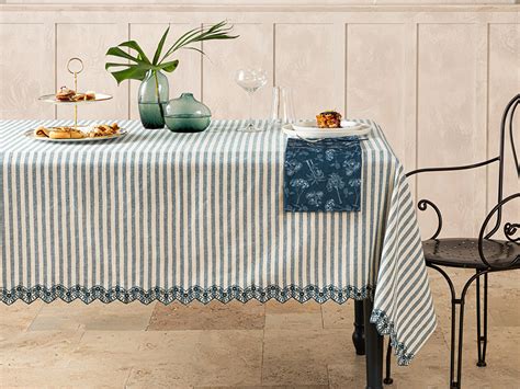 Виведе навіть безнадійні плями після застілля як зробити домашній плямовивідник для скатертини