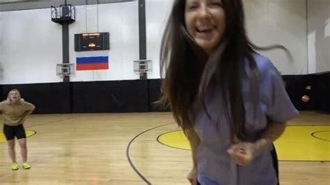 Броски на шлепки по попе 4 Смотреть онлайн в поиске Яндекса по Видео